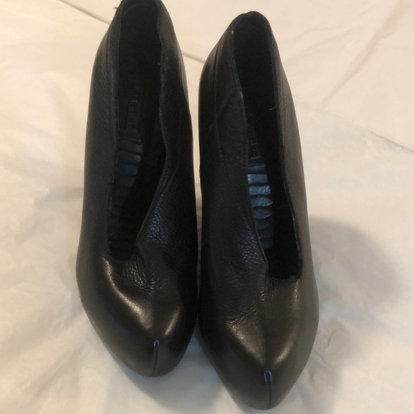 Matiko | Shoes | Matiko Asymmetrical Cut Leather Wedge Heels Size 6 ...